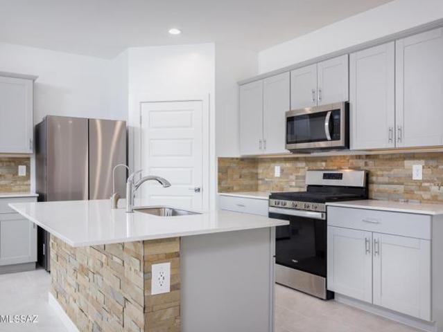 12703 E Joffroy Dr, Vail, AZ 85641