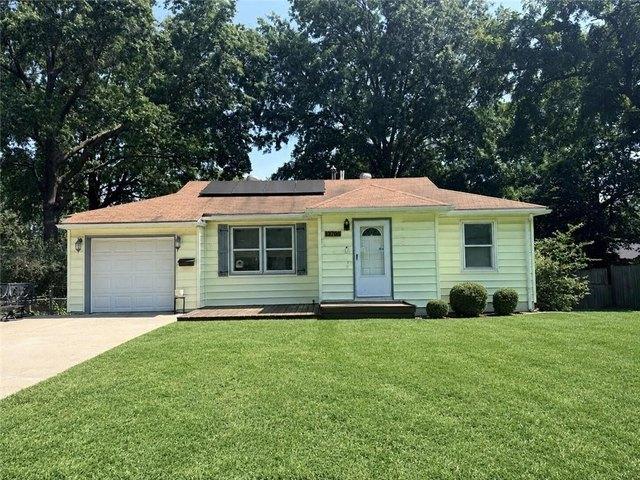 12703 Grandview Rd, Grandview, MO 64030