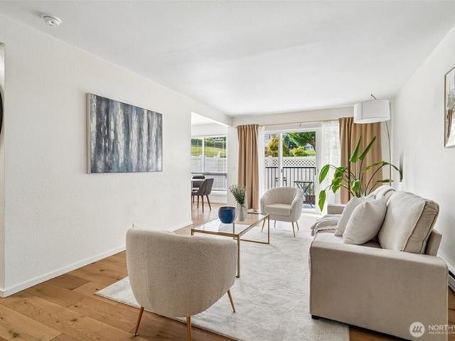 12700 NE 8th St Apt E104, Bellevue, WA 98005