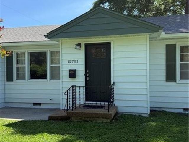 12701 Grandview Rd, Grandview, MO 64030