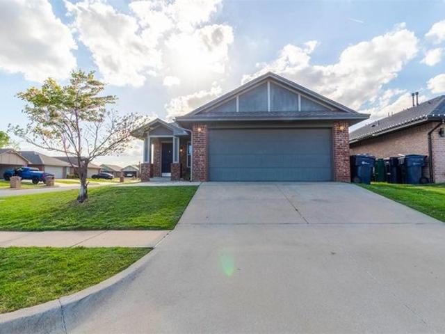 12701 Heritage Oaks Dr, Oklahoma City, OK 73120