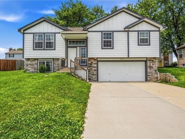 12704 Applewood Dr, Grandview, MO 64030
