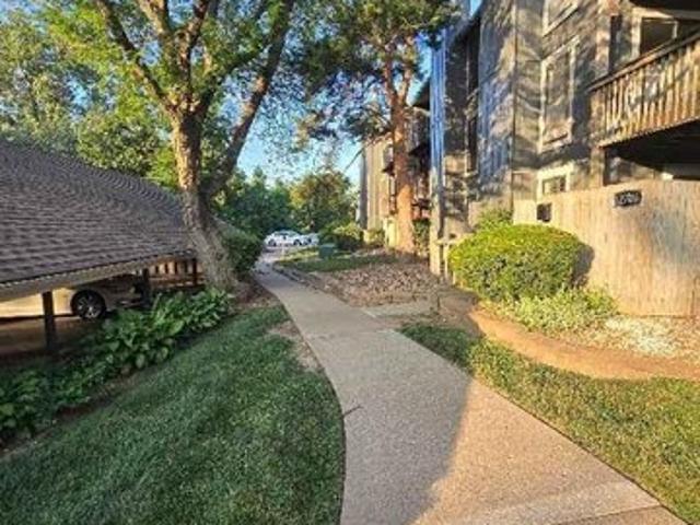 12706 W 110th Ter, Overland Park, KS 66210