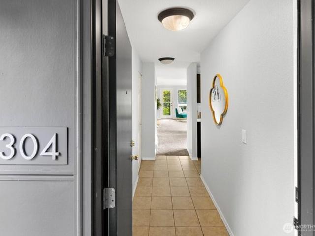 12709 NE 116th St Apt C304, Kirkland, WA 98034
