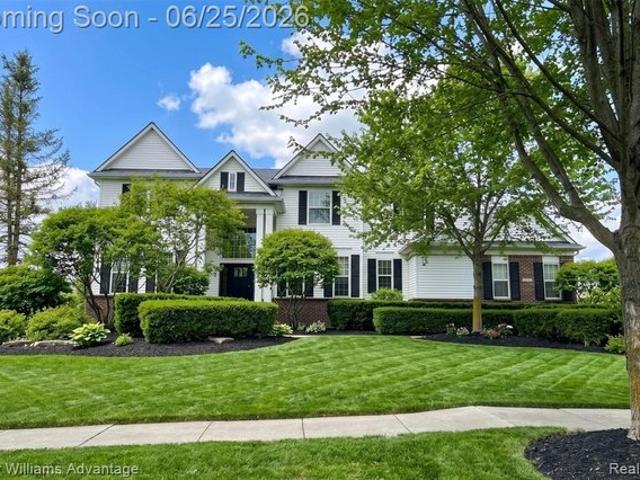 1270 Buckboard Cir, South Lyon, MI 48178