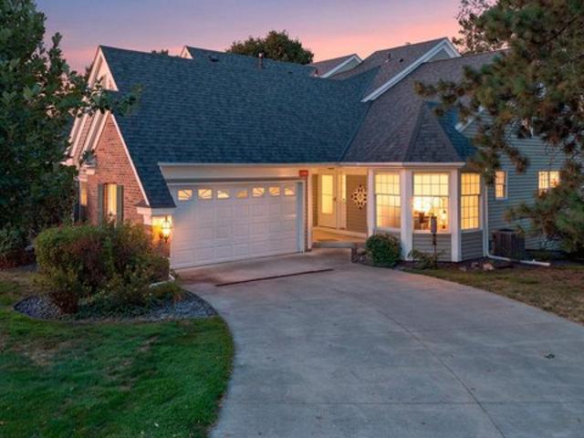 1270 Birch Pond Trl, White Bear Township, MN 55110