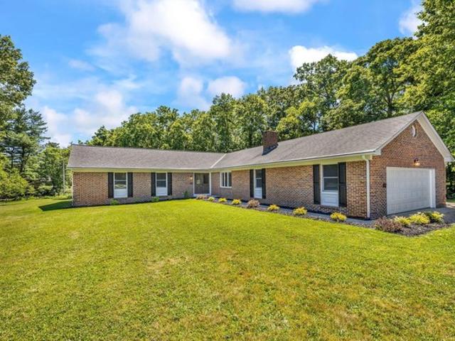 1270 Carriage Rd, Powell, OH 43065