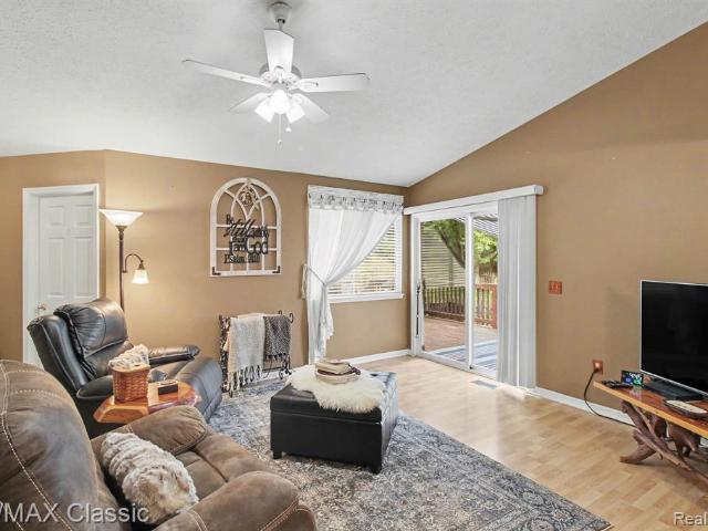 1270 Edgebrook Drive