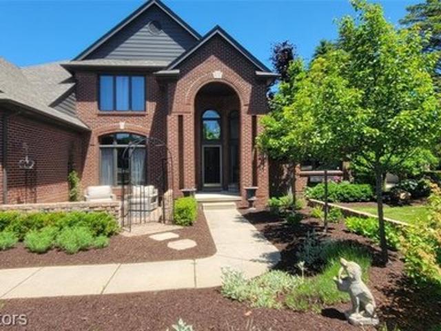 1270 Gleneagles, Highland, MI 48357