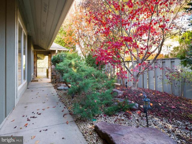 1270 Round Hill Road