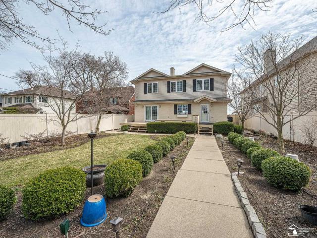 12710 N Lakeshore Drive