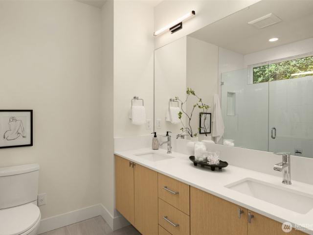 12710 NE 72nd St, Kirkland, WA 98033 | MLS #2532