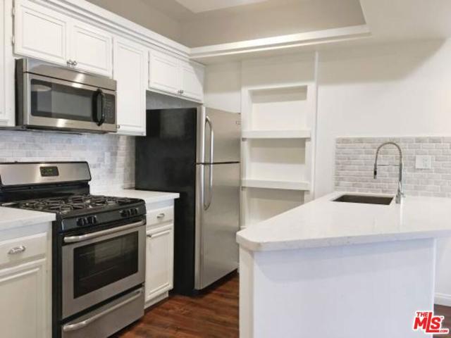 12712 MOORPARK Street 103