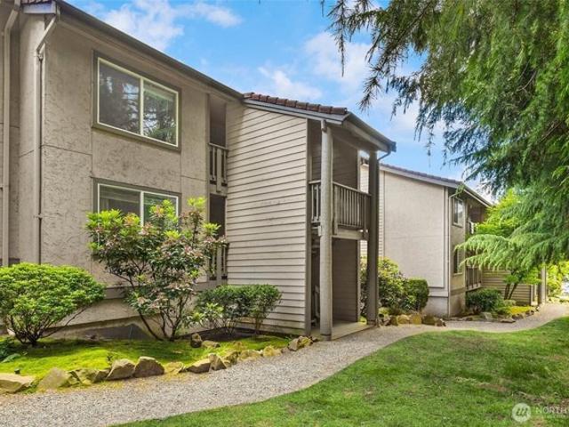 12715 NE 120th St Apt C3, Kirkland, WA 98034