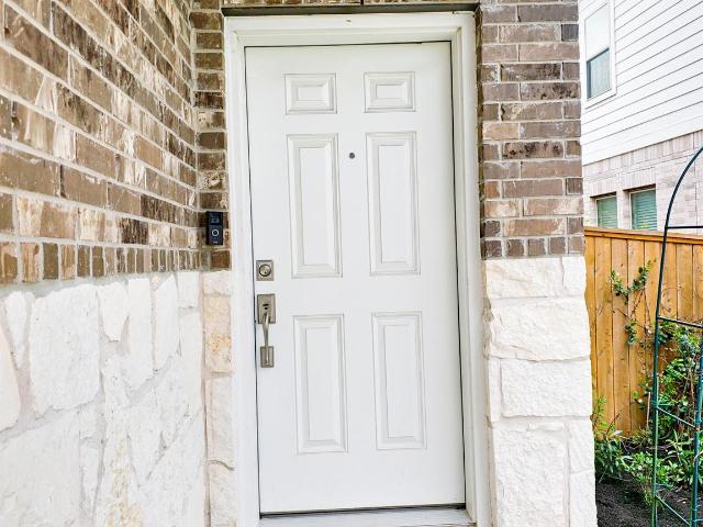 12716 Bloomington Dr