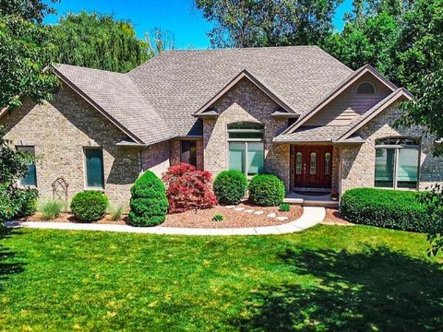 1271 Oakleaf Dr, Beavercreek, OH 45434