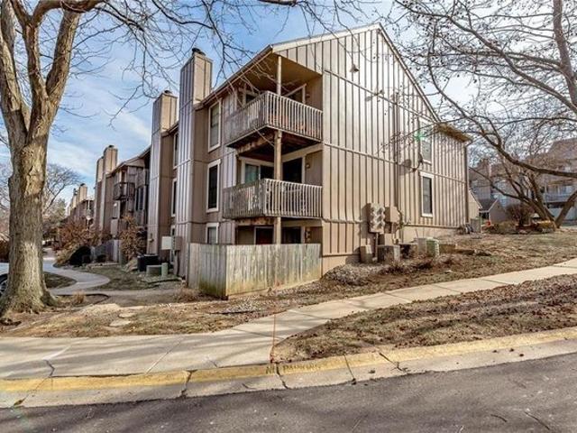 12722 W 110th Ter, Overland Park, KS 66210