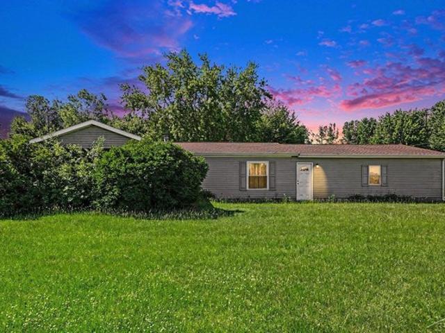 12725 Baldwin Dr, Chesaning, MI 48616