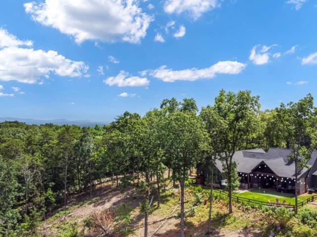 1272 Foxhound Trail NE