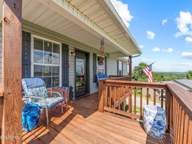 1272 Jessica Loop