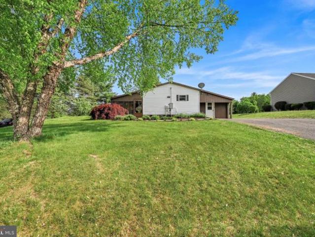 1272 Running Deer Dr, Auburn, PA 17922