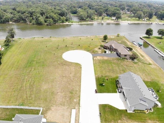 1272 Summerland Ky, Machesney Park, IL 61103