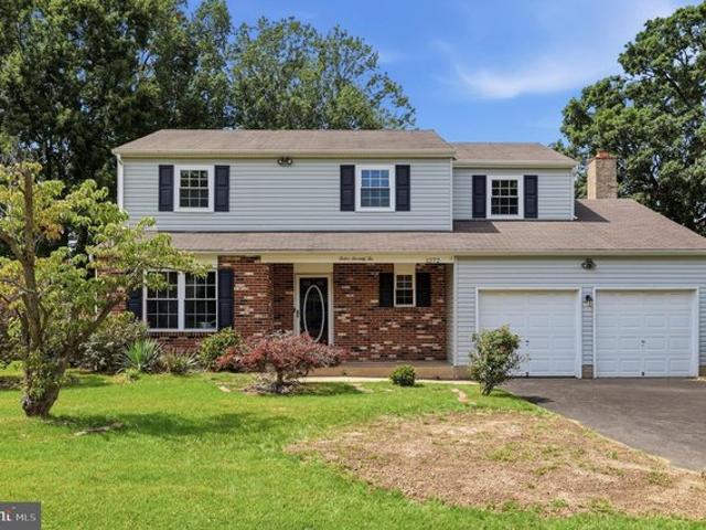 1272 Twin Streams Dr, Warminster, PA 18974