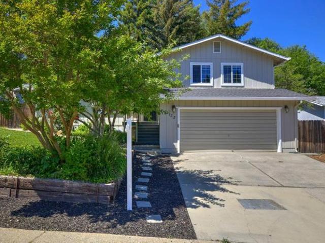 12733 Manor Dr, Auburn, CA 95603