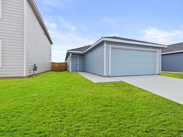 12731 Kathleen St, Saint Hedwig, TX 78152