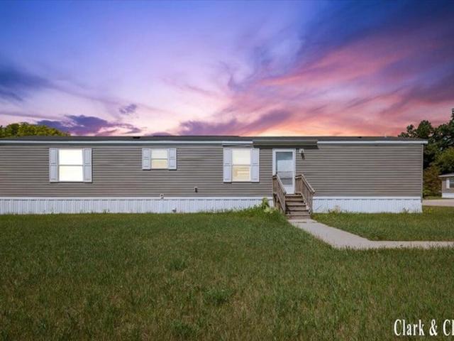 12739 Meadow Dr, Wayland, MI 49348