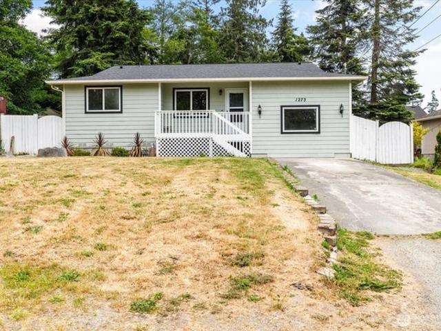 1273 Rickover Dr, Coupeville, WA 98239