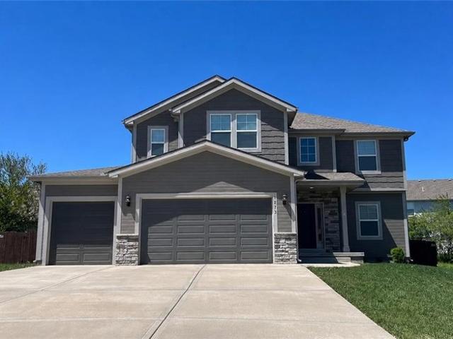 1273 SW Nagona Ln, Lee's Summit, MO 64082