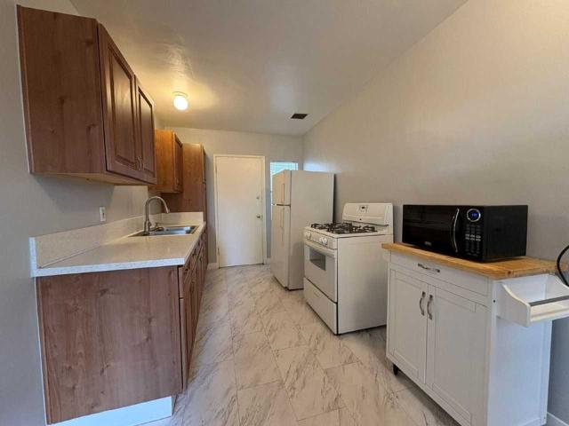 127VIR RCLA RUBS 1 Bedroom Apartment for Rent at 4540 Laurel Canyon Blvd, Los Angeles, CA 91607 Studio City