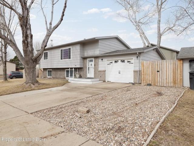 127 17th St E, Dickinson, ND 58601