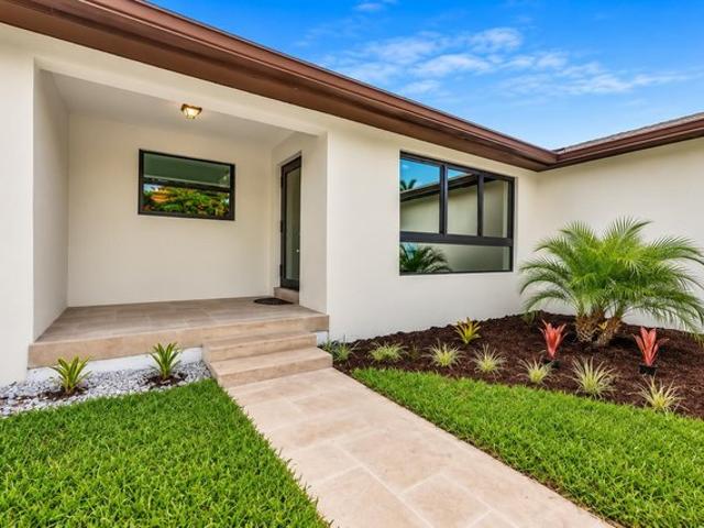 127 Calle Largo Dr, Hollywood, FL 33021