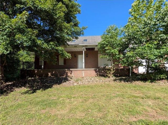 127 Clearview Dr, Ruffs Dale, PA 15679
