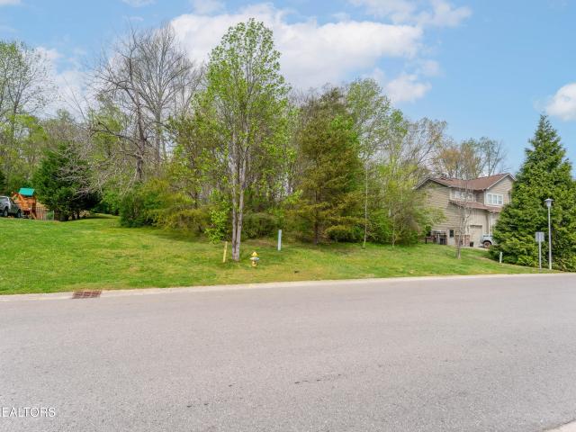 127 Crossroads Blvd