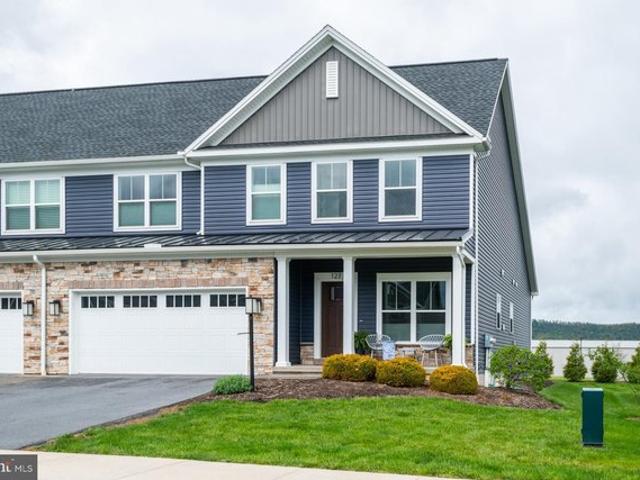 127 Aeropointe Ln, State College, PA 16803