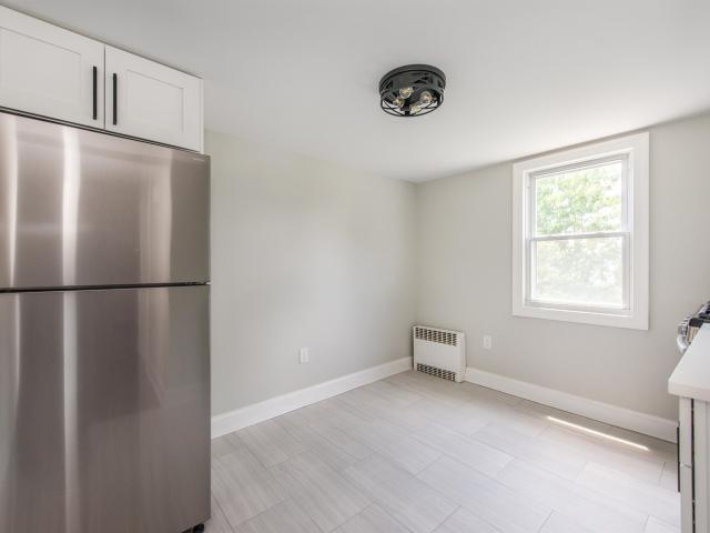 127 Albert St # 2