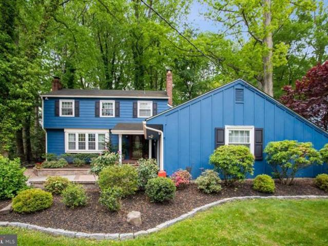 127 Barcroft Dr, Cherry Hill, NJ 08034