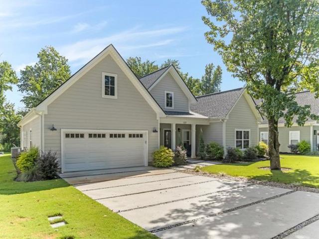 127 Berry Dr, Greenville, SC 29607
