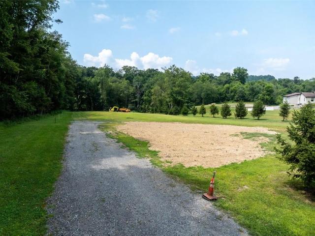 127 Britt Ln, Butler, PA 16002 | MLS #1720 | Compass