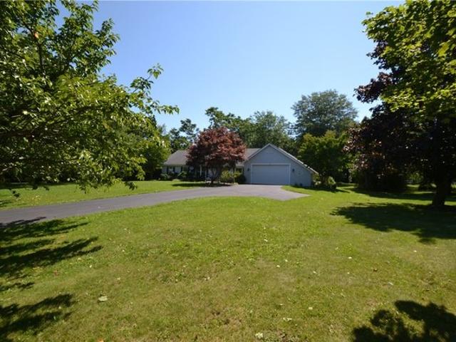 127 Galvin Ct, Farmington, NY 14425