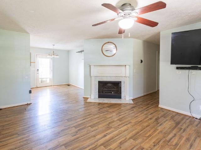 127 Grant Ct