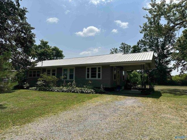 127 Graves St, Crossville, AL 35962