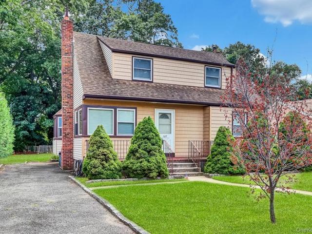 127 Decker Ave, North Merrick, NY 11566