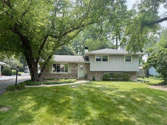 127 E Traube Ave, Westmont, IL 60559