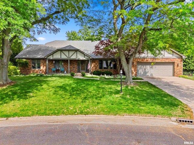 127 E Coventry Ln, Peoria, IL 61614