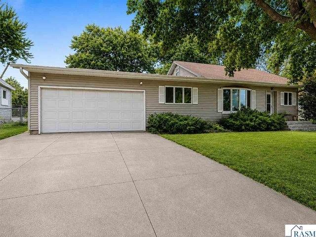 127 E Higbie Ave, Minnesota Lake, MN 56068