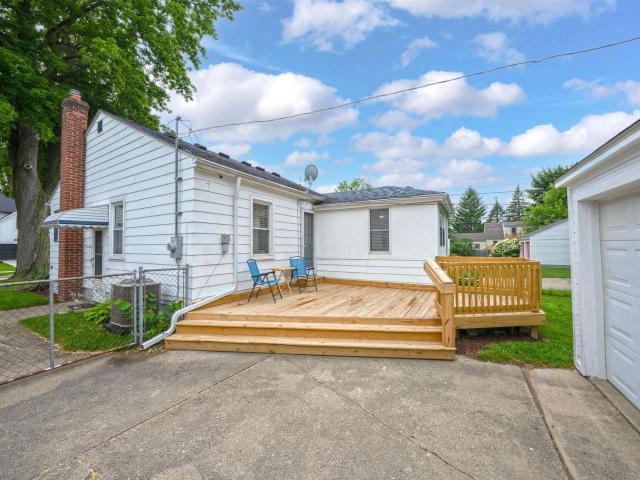 127 E La Salle Avenue